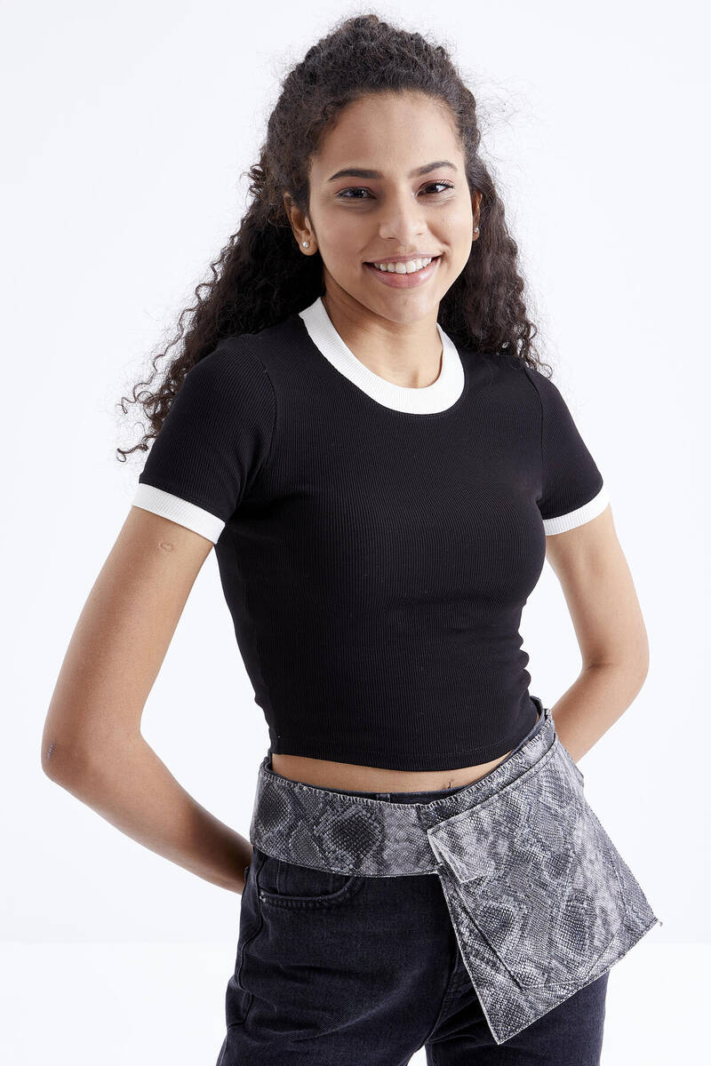 Tommylife Toptan Siyah Basic Kol Detaylı O Yaka Kadın Crop Top T Shirt